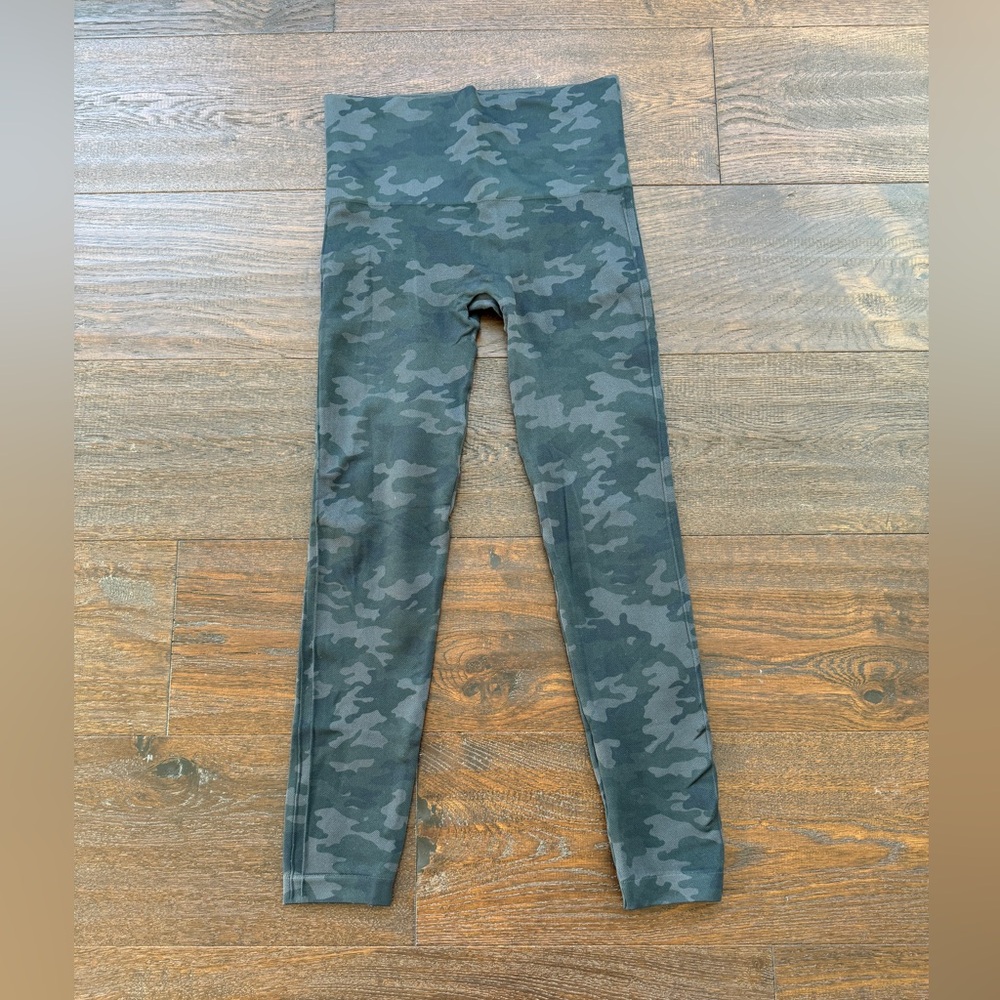 Spanx Leggings In Camouflage Pattern - Gem